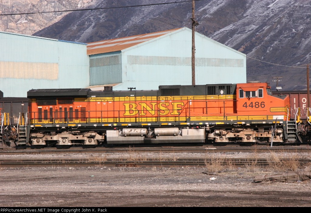 BNSF 4486
